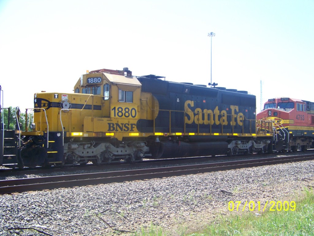 BNSF SD40-2 1880